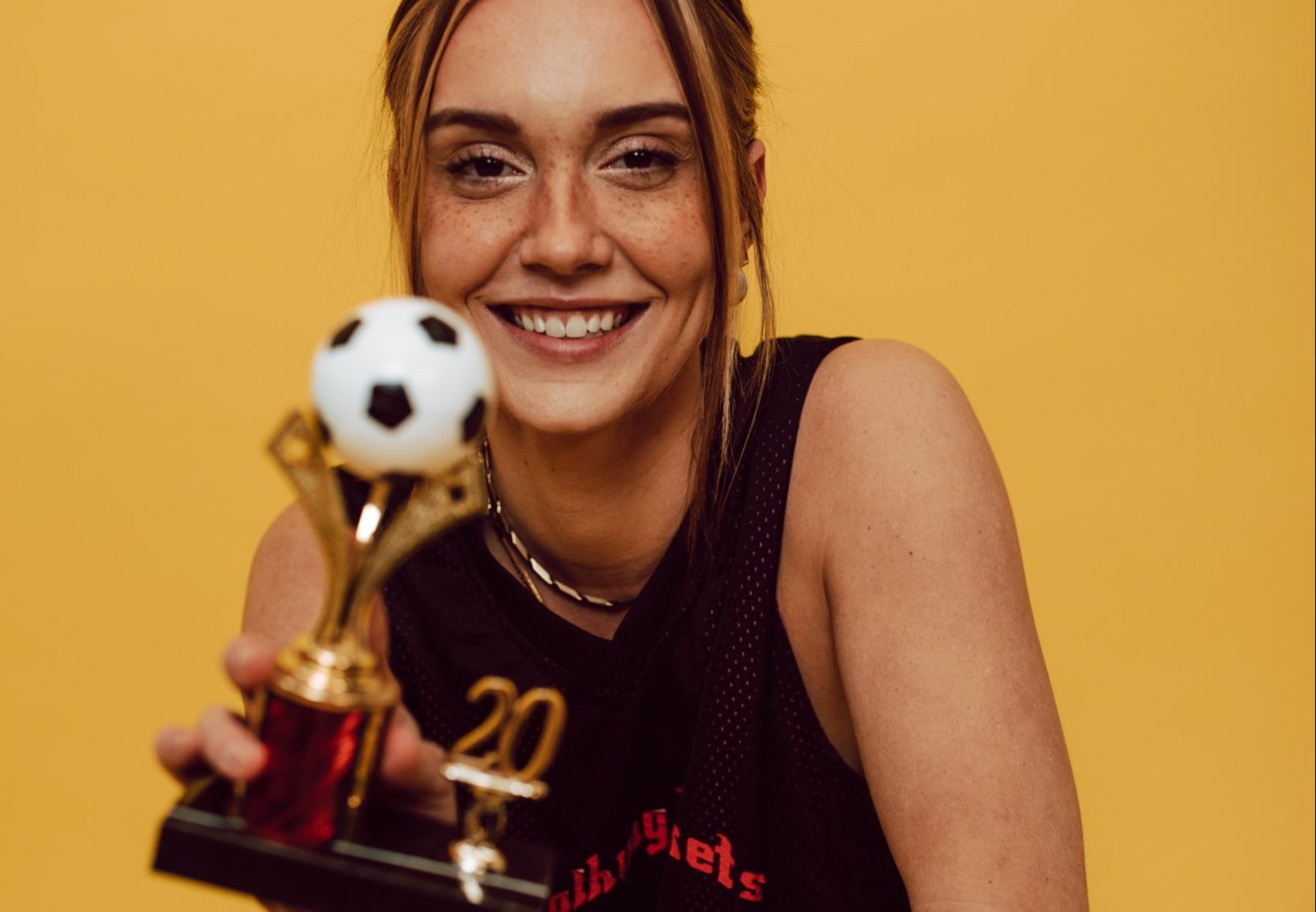Cómo hacer trofeos de fútbol – Transparencia